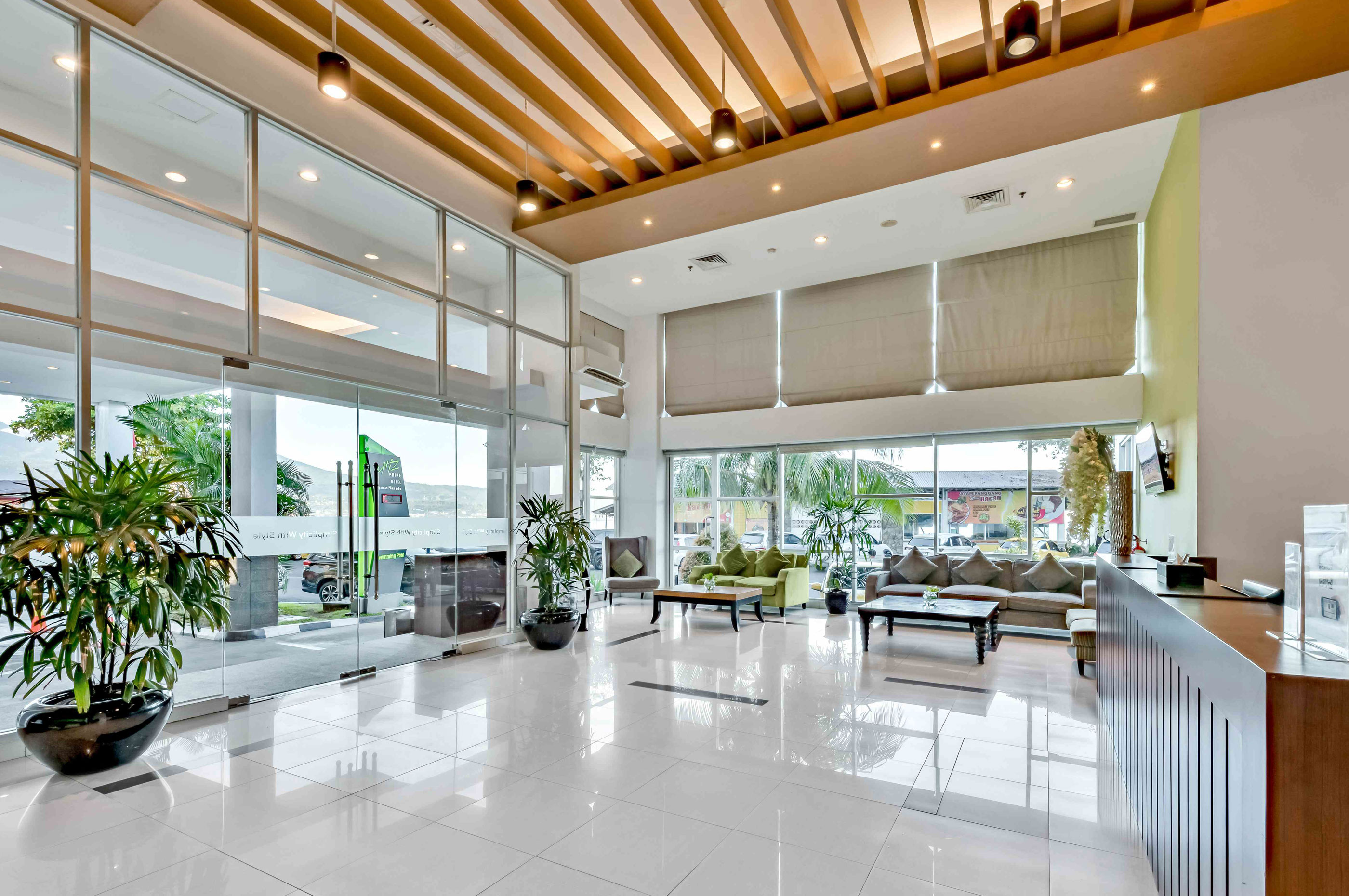 Whiz Prime Hotel Megamas Manado by Intiwhiz International